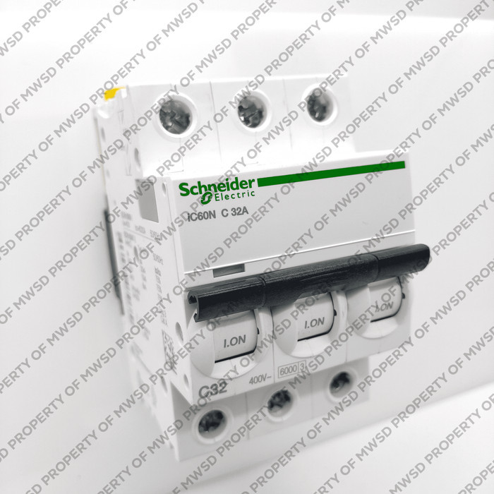 Jual SCHNEIDER MCB 6 KA IC60N 3P 32A A9F74332 | Shopee Indonesia