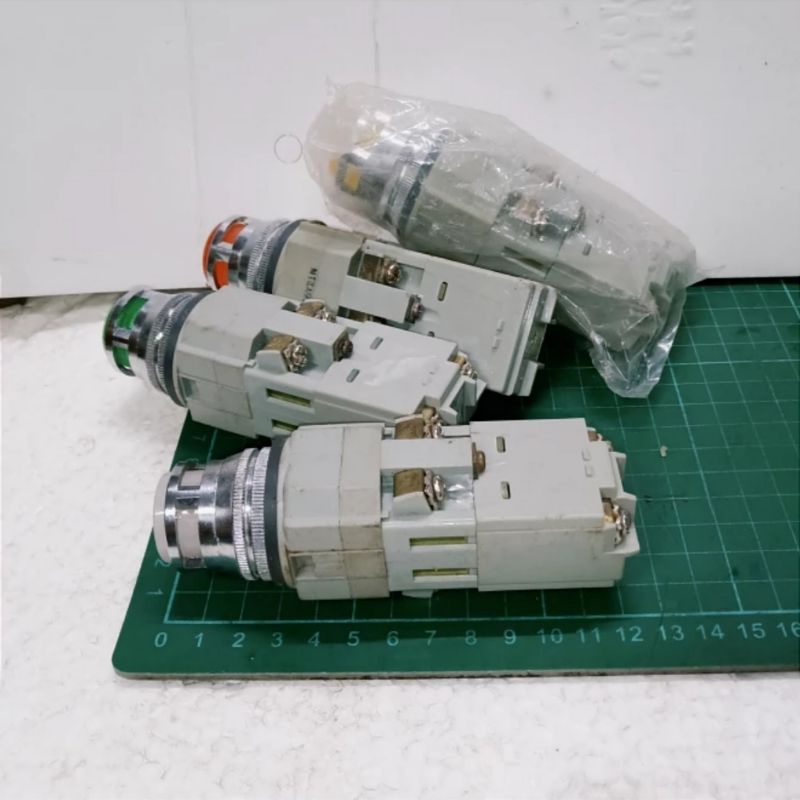 Jual IDEC illuminated Push Button Lamp led 220VAC ALN 1NO 1NC | Shopee ...