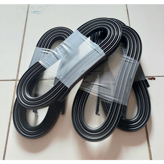 Jual karet roof/list moulding / driip side atap mobil innova reborn ...