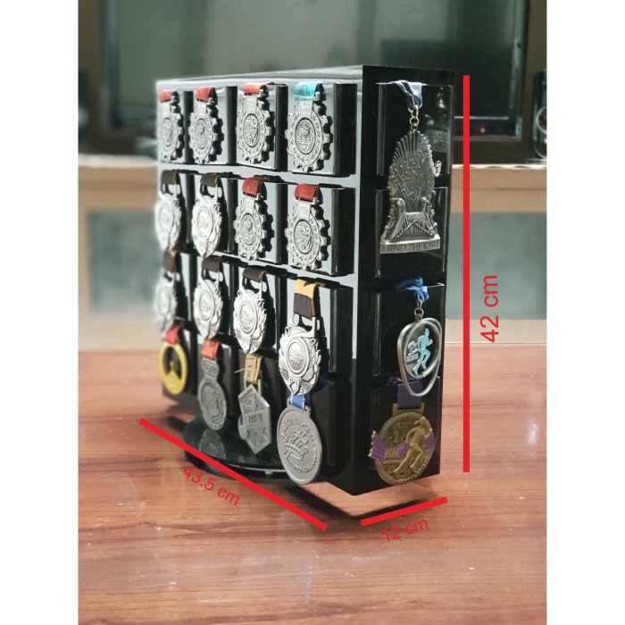 Jual TEMPAT MEDAL PUTAR / KOTAK MEDALI / MEDAL ORGANISER ACRYLIC ...