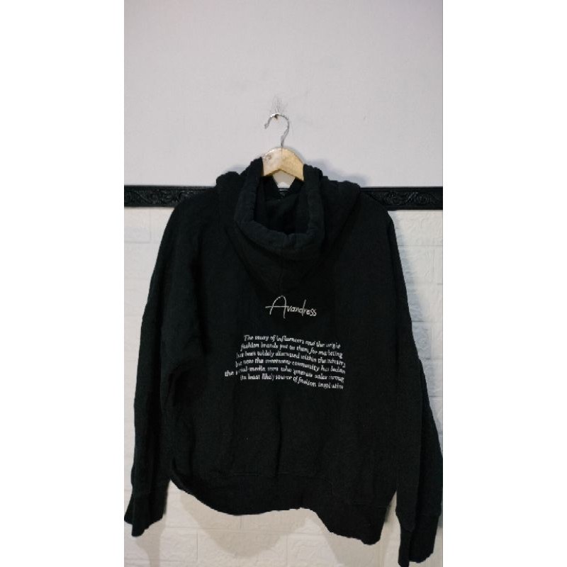 Jual Hoodie hitam tulisan belakang dari AVANDRESS | Shopee Indonesia