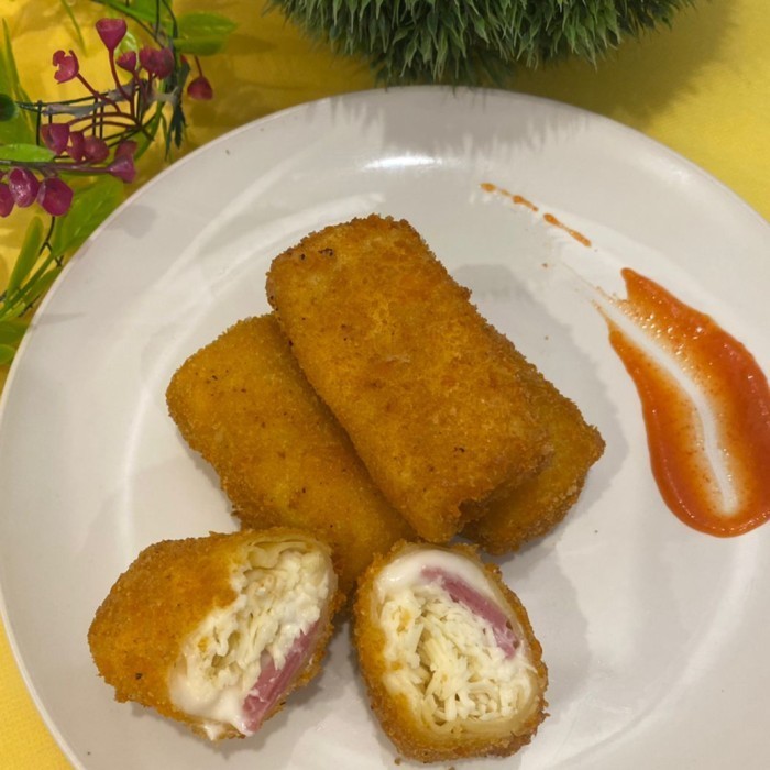 Jual Uinn - Risoles Mayo / Risol Smoked Beef. Frozen Food, Makanan Beku ...