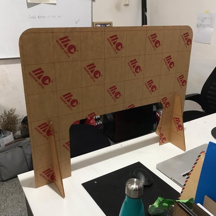 Jual Pembatas Meja Kasir Akrilik Sekat Meja Resepsionis Sekat Kasir ...