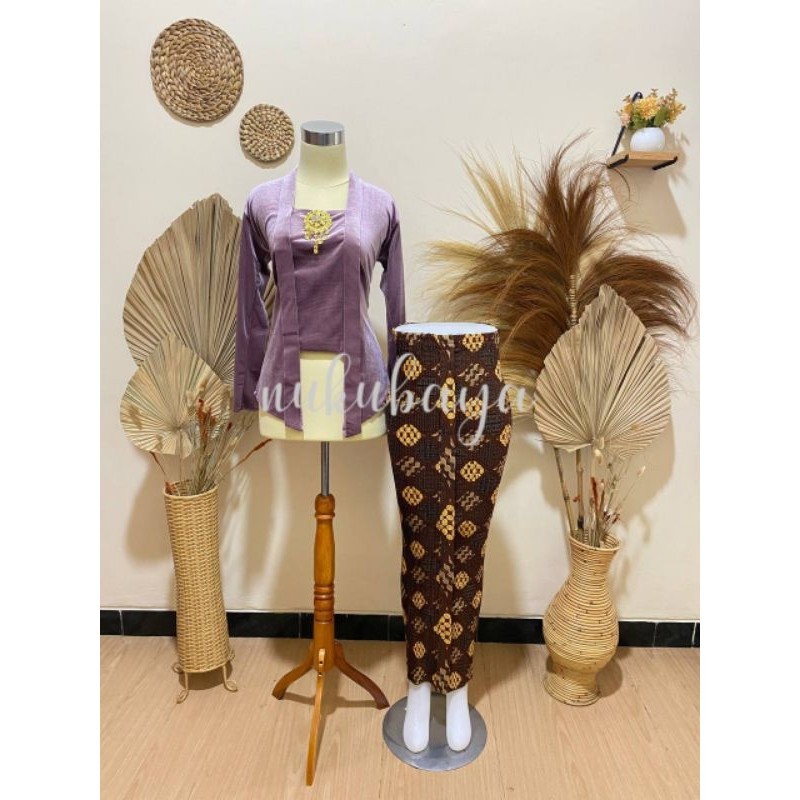 Jual [Ungu Taro] 1 Set Kebaya + Rok Plisket, Motif Raisa (Ada Wiru ...