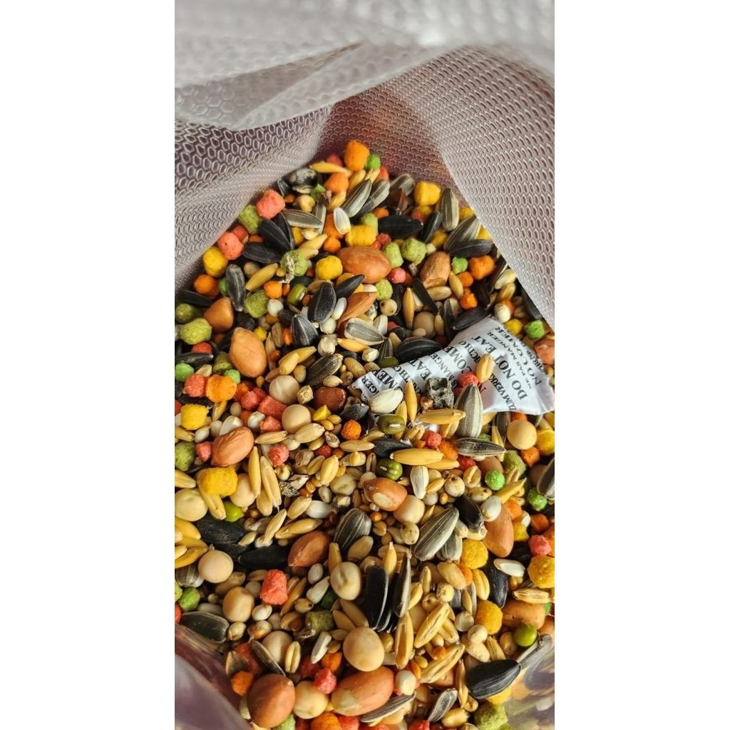 Jual Deluxe Seed Kuaci Hitam Kacang Merah Medium Parrot 1Kg | Shopee ...