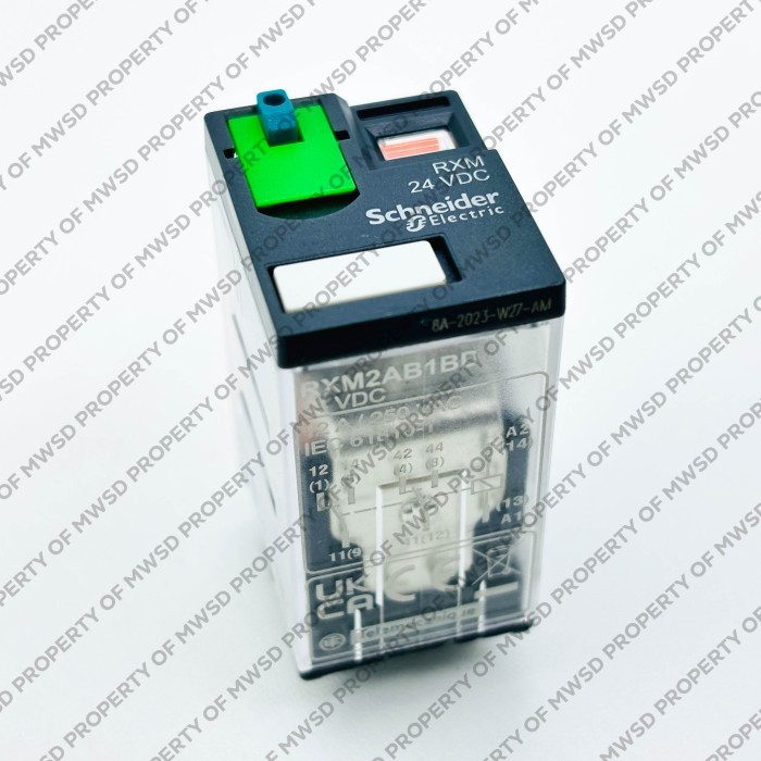 Jual SCHNEIDER RELAY PLUG IN 2CO 12A TANPA LED 24VDC RXM2AB1BD | Shopee Indonesia