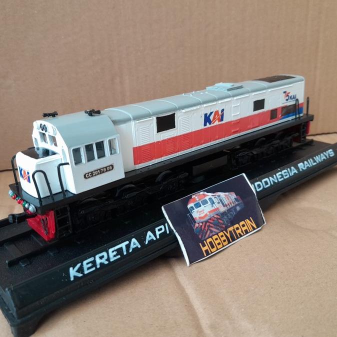Jual Miniatur Kereta Api Indonesia Cc201 75 Kai New Produk Agung Craft ...