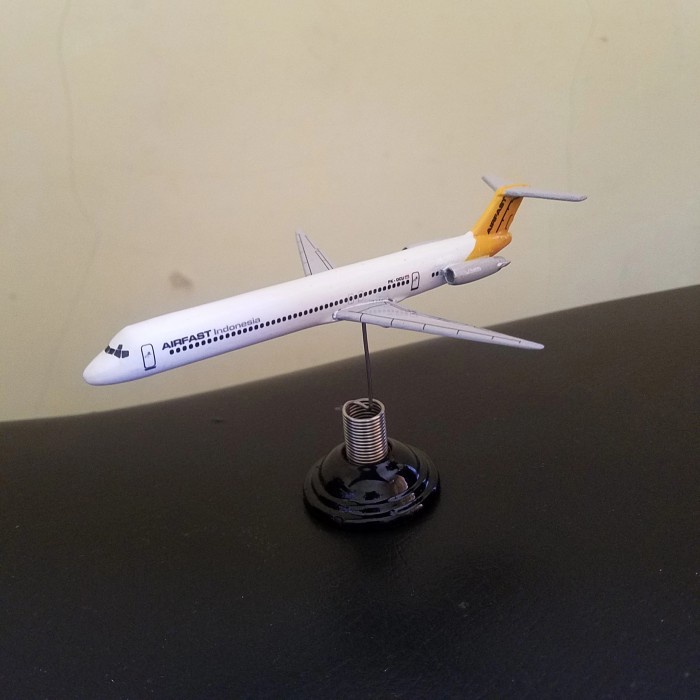 Jual MINIATUR PESAWAT MD 82 | Shopee Indonesia