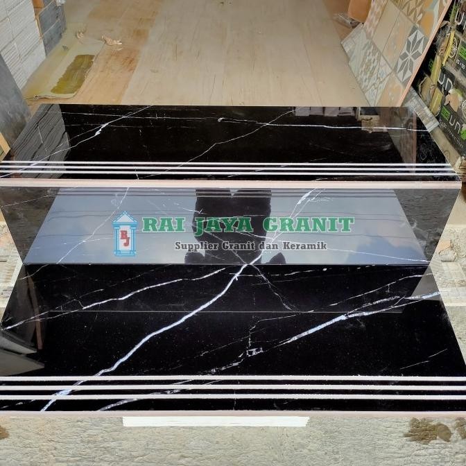 Jual Granit Keren Granit Anak Tangga 30X100 Dan 20X100 Hitam Motip ...