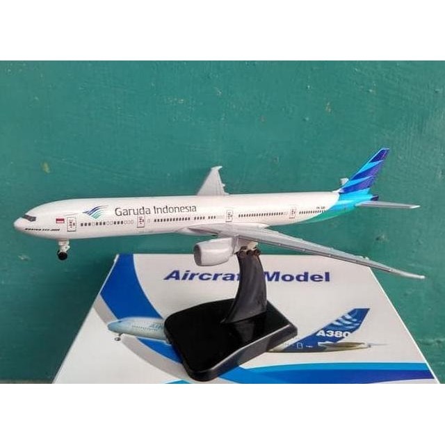 Jual Miniatur Pesawat Garuda Indonesia Diecast Pesawat Boeing 777 300Er Ori | Shopee Indonesia