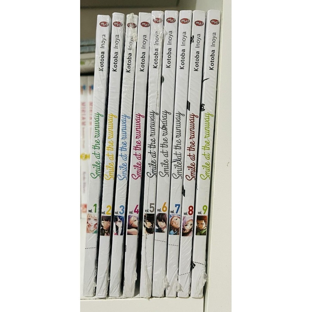 Jual [Baru] Paket Buku Komik Smile At The Runway Set | Shopee Indonesia