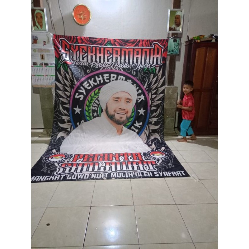 Jual BENDERA SYEKHER MANIA WARNA MERAH UKURAN 4X2 METER | Shopee Indonesia