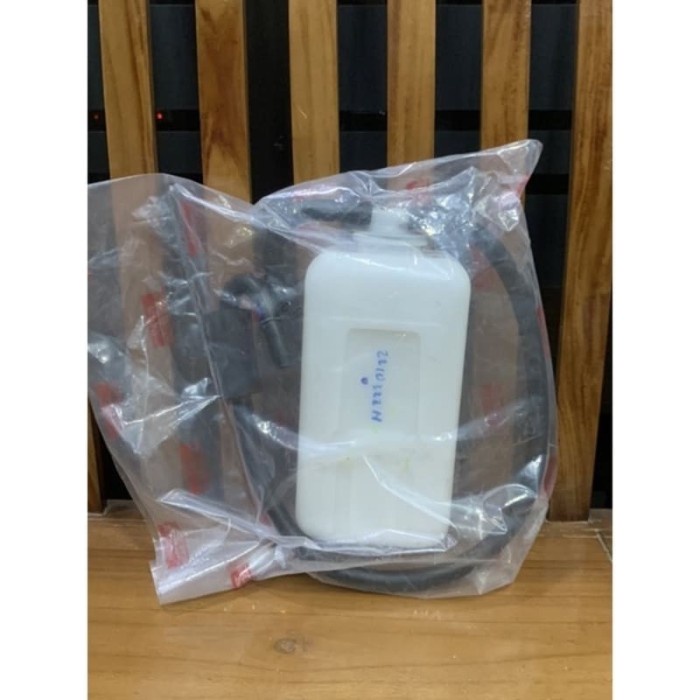 Jual Tabung Tangki Cadangan Air Radiator Panther Old Kotak 8-94370 450 ...