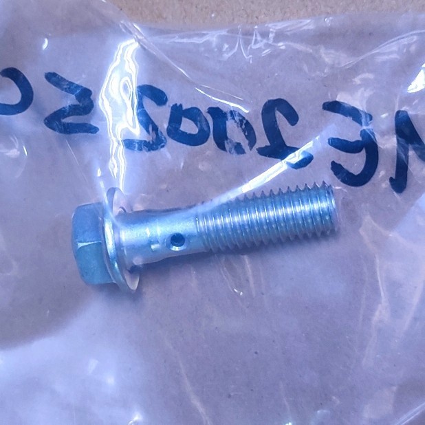 Jual Baut Jet Oil Timing Chain Strada Triton / L200 2800Cc 4M40 Kode ...