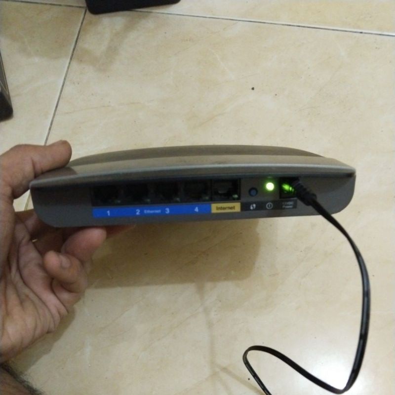 Jual Cisco Linksys E2500 Kondisi Normal Layak Pake Kelengkapan Unit Adaktor 1 Shopee Indonesia