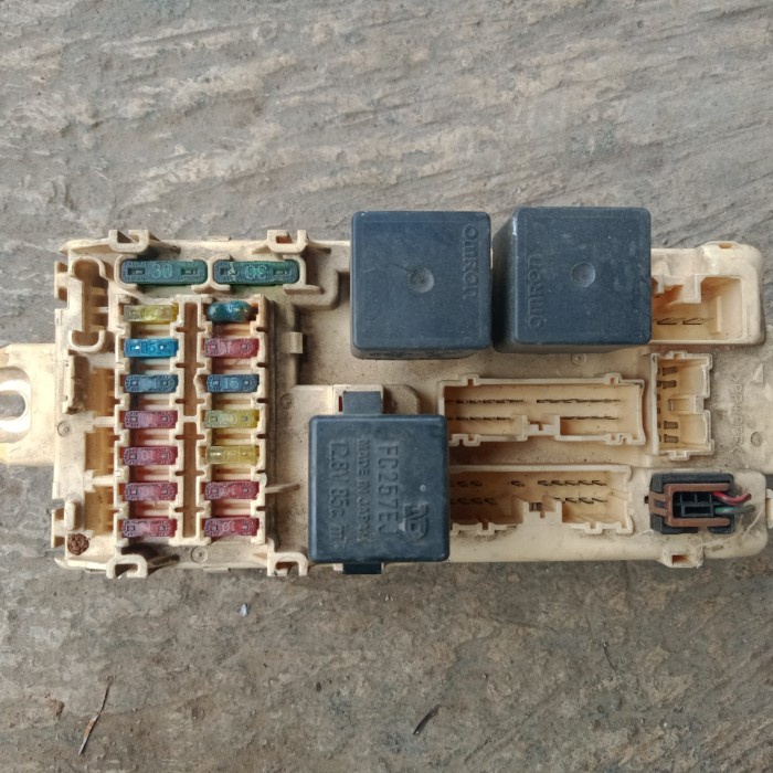 Jual Fuse Box Sikring Dalam Dasboard Mitsubishi Galant Hiu #100% Ori ...