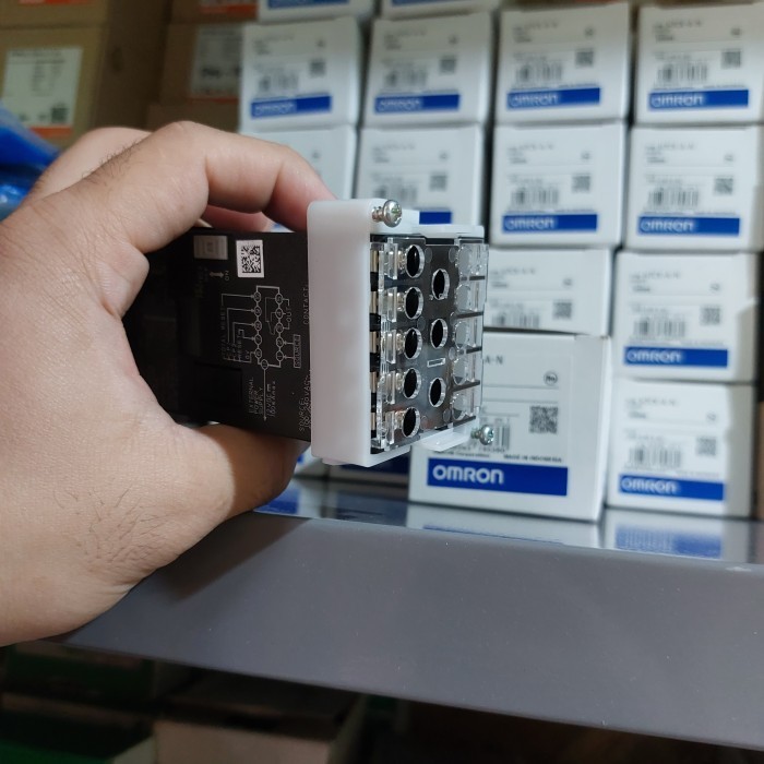 Jual OMRON H7CX AN Counter digital H7CX-A N 100-240VAC Original ...