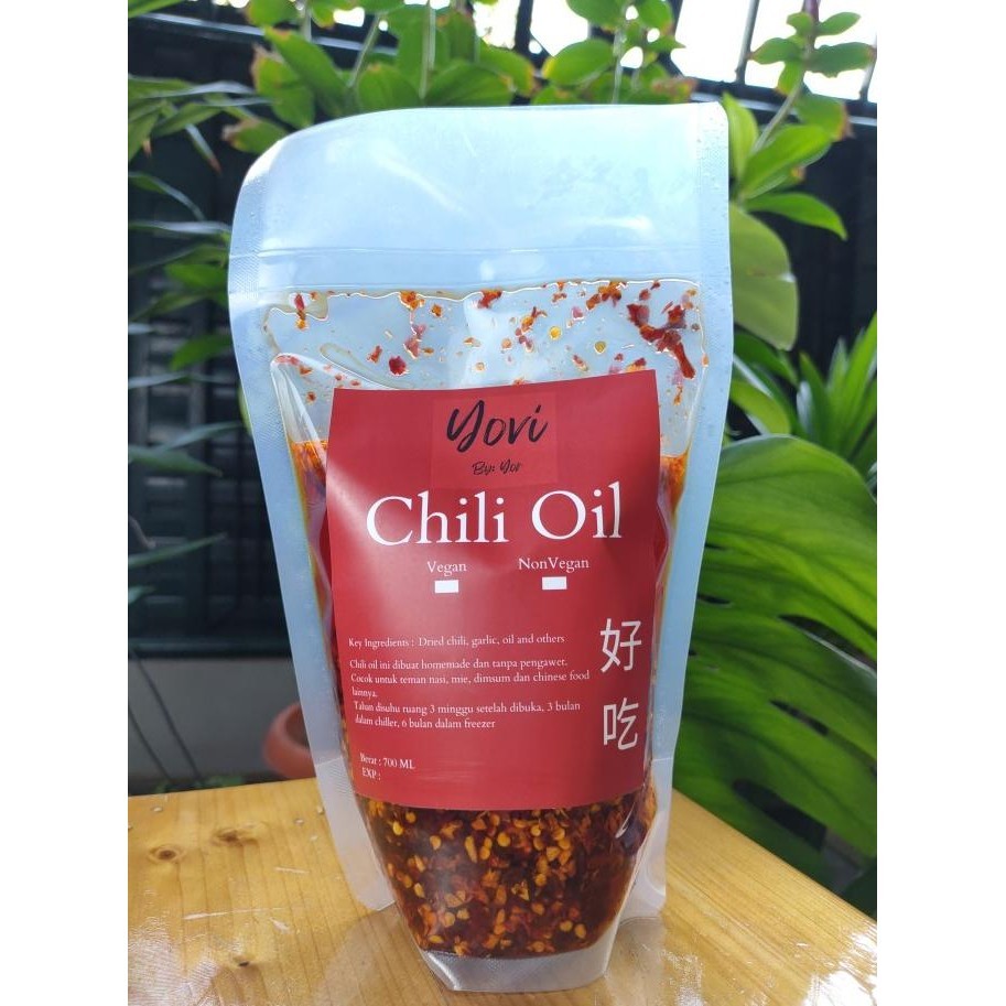 Jual Chili Oil With Crunchy Garlic Yovi / sambal,sambel dimsum 700 ML LM | Shopee Indonesia