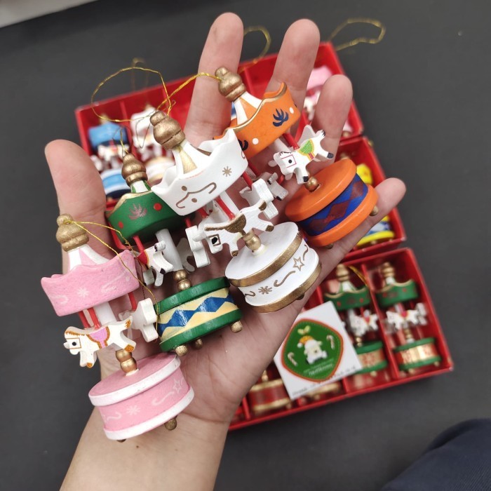 Jual Hiasan Pohon Natal Kayu Christmas Carousel Kuda Bintang Pohon ...