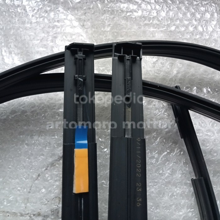 Jual KARET MOULDING ROOF ATAP INNOVA 2005 2006 2007 2009 2010-2015 ...