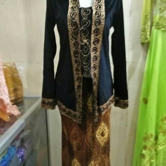 Jual Jual atasan kebaya kutu baru dewasa bludru // adat jawa dewasa bludru | Shopee Indonesia