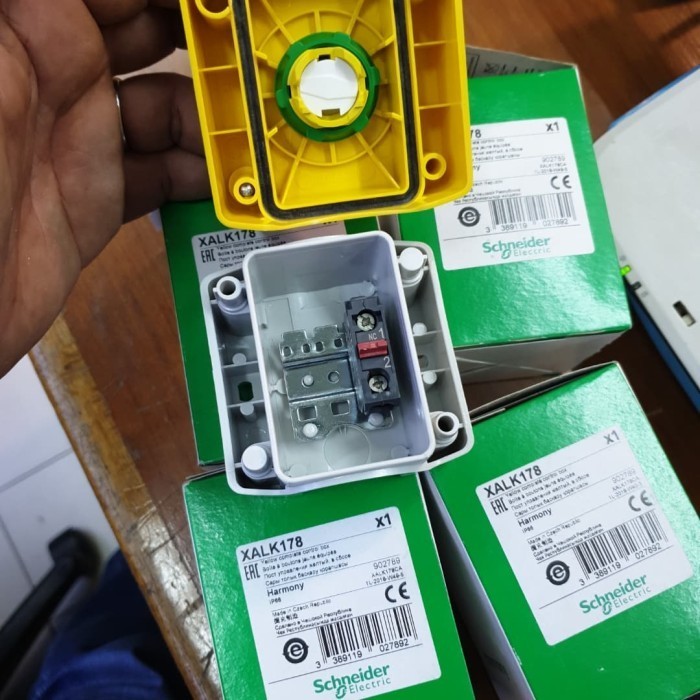 Jual Push Button Emergency Schneider-Xalk178 Komplit Set(Panel Kendali ...