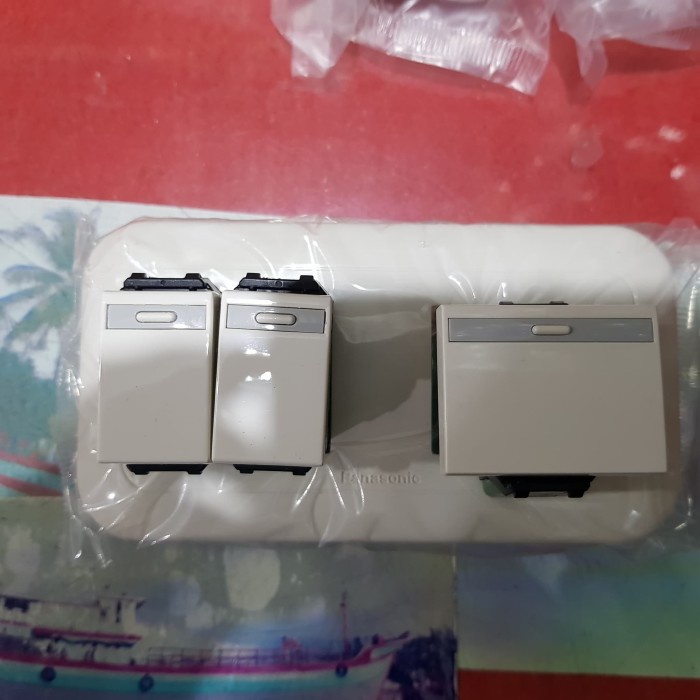 Jual Saklar Panasonic 2gang isi 3 mata saklar Wide series inbow ...