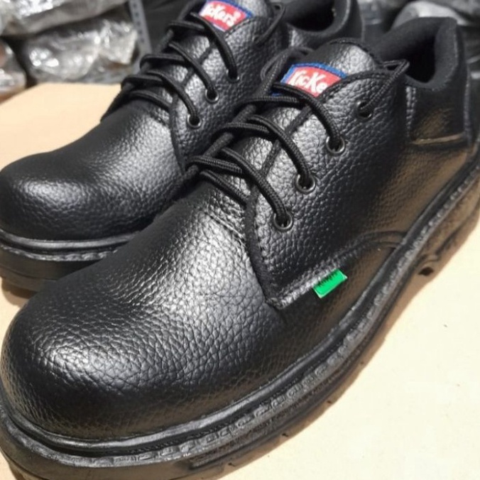 Jual New Stock sepatu safety pendek tali warna hitam. | Shopee Indonesia