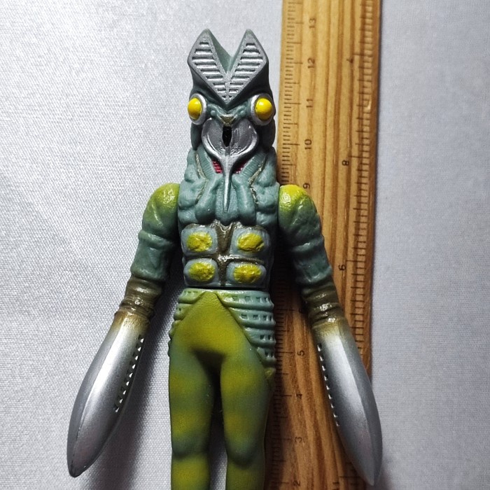Jual ultraman alien baltan kaiju figure 12 cm vinyl bandai ultra ...