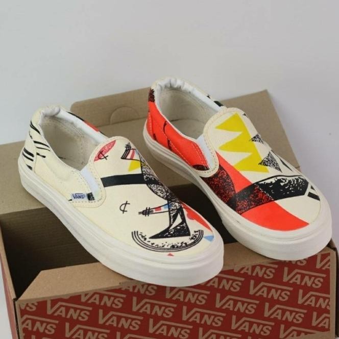 Jual Sepatu Slop Pria Wanita Vans Slip On Moma Hitam Putih Catur ...