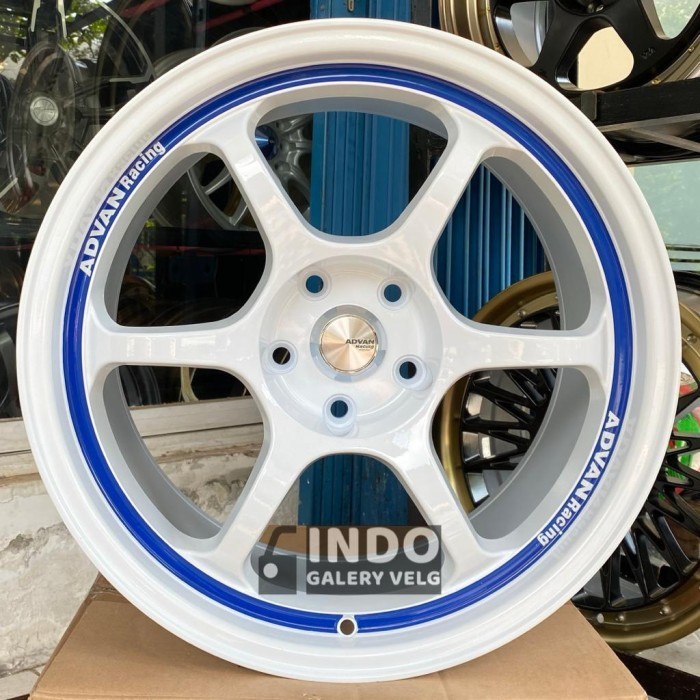 Jual BARU!! velg mobil r18. Rep Advan RG1 untuk BMW seri 3 E90, E46 ...