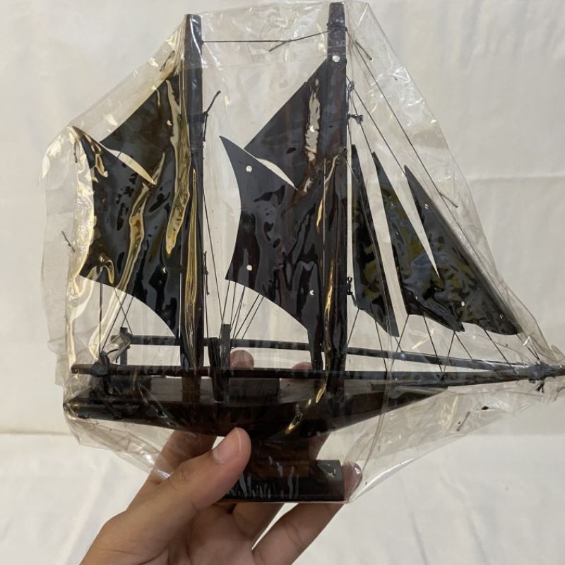 Jual Miniatur Perahu Phinisi Kayu Hitam Khas Makassar (NEW) | Shopee ...