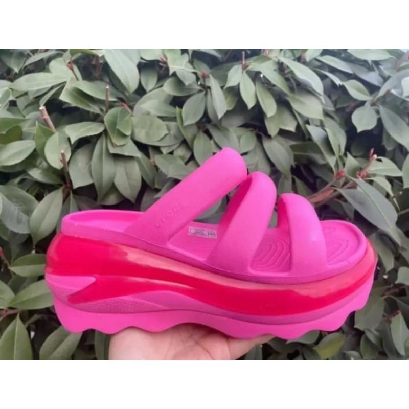 Jual Crocs Mega crush2 wedges / crocs Mega crush slide / crocs wanita ...