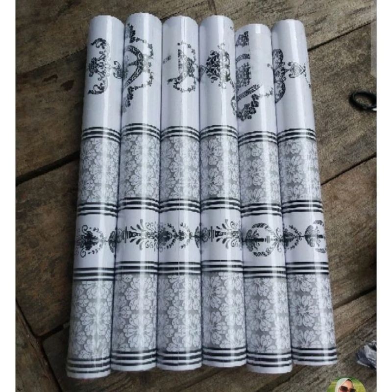 Jual Wallpaper Stiker Dinding Motif Batik Salur Hitam Silver Dekorasi Dinding Ruang Tamu Kamar ...
