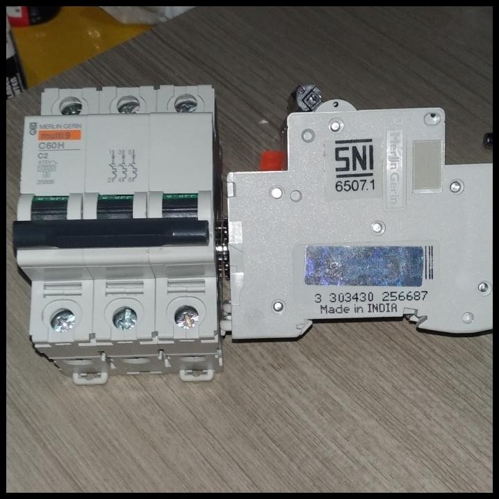 Jual TERBARU MCB C60H 3P 2A MERLIN GERIN MULTI 9 / SCHNEIDER !!! | Shopee Indonesia