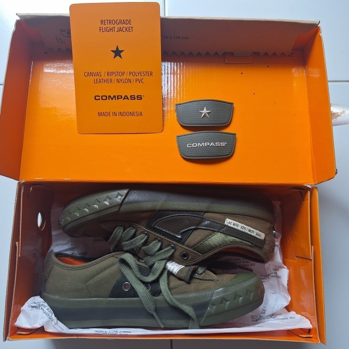 Jual SEPATU COMPASS RETROGRADE FLIGHT JACKET | Shopee Indonesia
