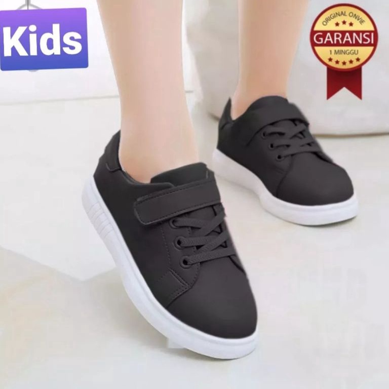 Jual See HereBb0B5 Sepatu Sneakers Anak Sekolah Hitam Terbaru 1 - 10 ...