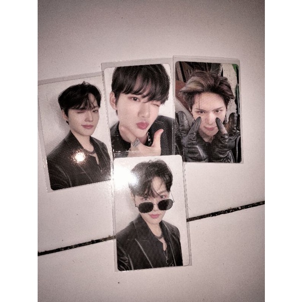 Jual Photocard Treasure photobook versi black selca | Shopee Indonesia