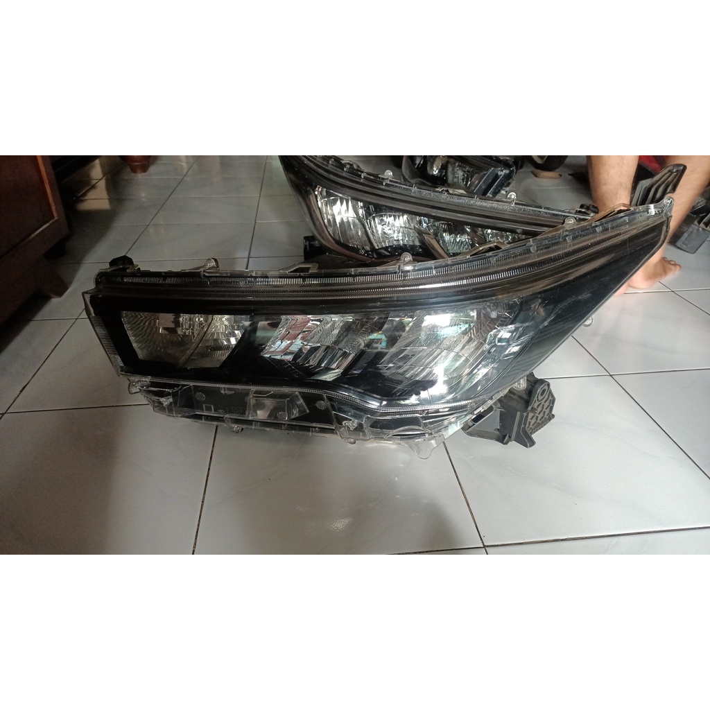 Jual Headlamp innova zenix G wagon gasoline original | Shopee Indonesia