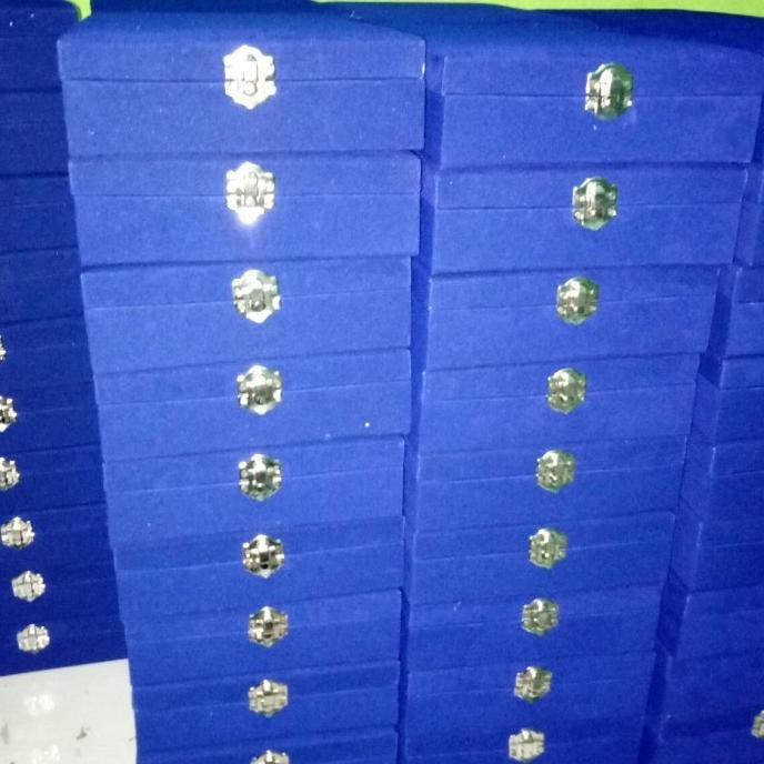Jual Box bludru biru 35 X 26 X 6 | Shopee Indonesia