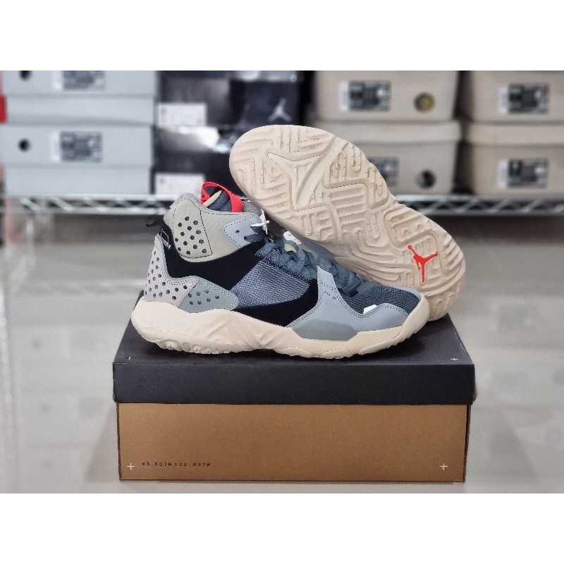 Jual air jordan delta mid hasta bright crimson | Shopee Indonesia