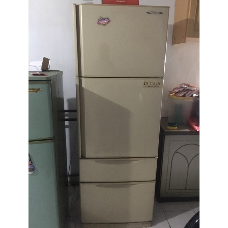 Jual Kulkas Toshiba 2 pintu 2 lemari Second Preoved Bekas | Shopee ...