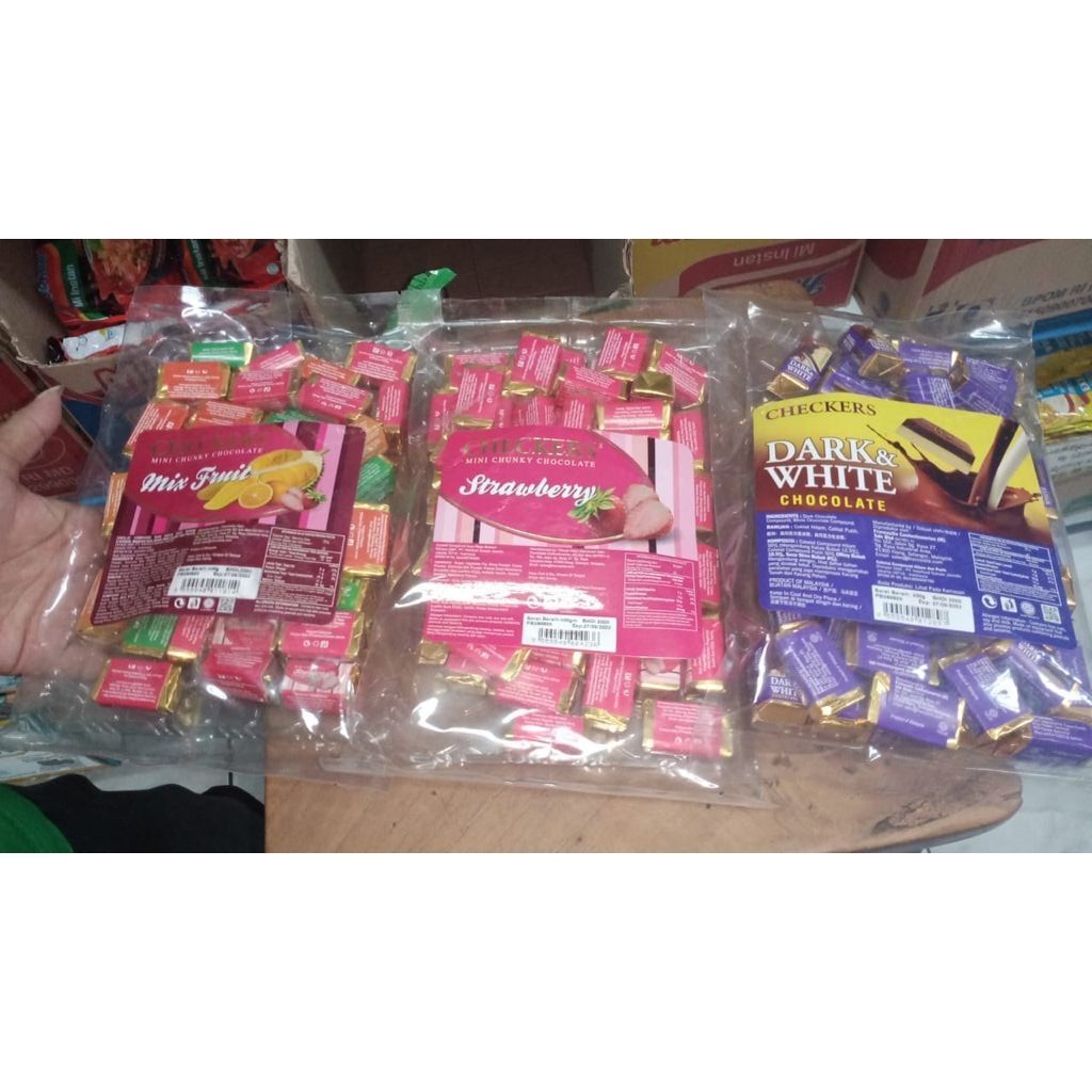 Jual Checkers Mini Chunky Chocolate Asorted, Milk, Dark White ...