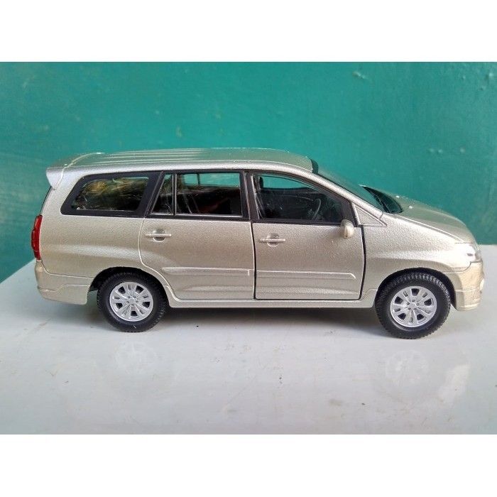 Jual Cabre Diecast Innova Miniatur Toyota Kijang Innova Mainan Model ...