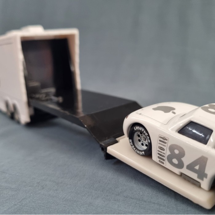 Jual Fhare Diecast Cars Mack Truck Apple Team White Transporter Set ...