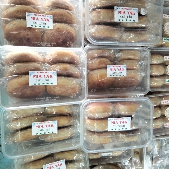 Jual Mooncake Mia Yak / Kue Bulan Khas Pontianak / Guek Pia / Tiong Ciu ...