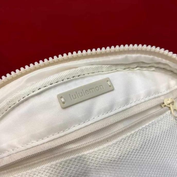 Jual baru Lululemon Oval Top-Access Kit 3.5L | Shopee Indonesia