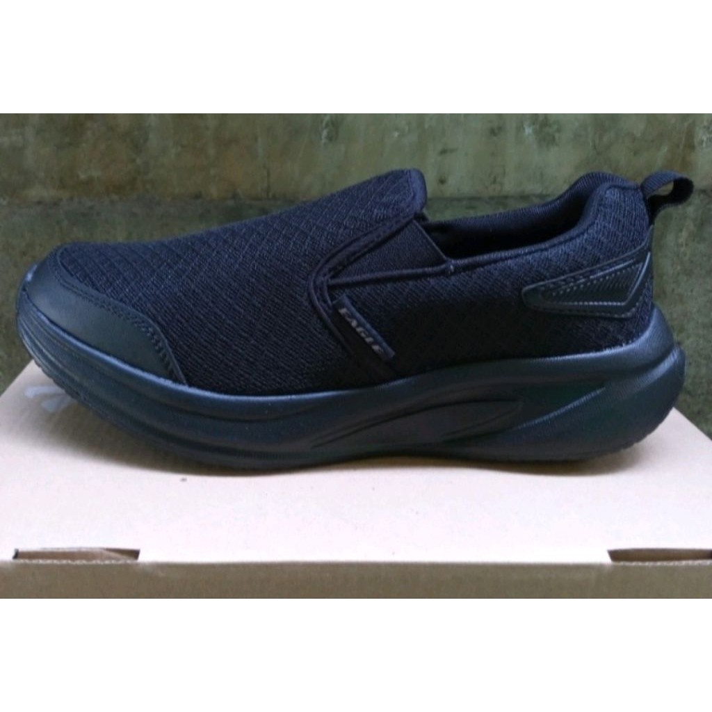 Jual Sepatu sekolah kerja merk EAGLE - ZEN Slip On | Shopee Indonesia