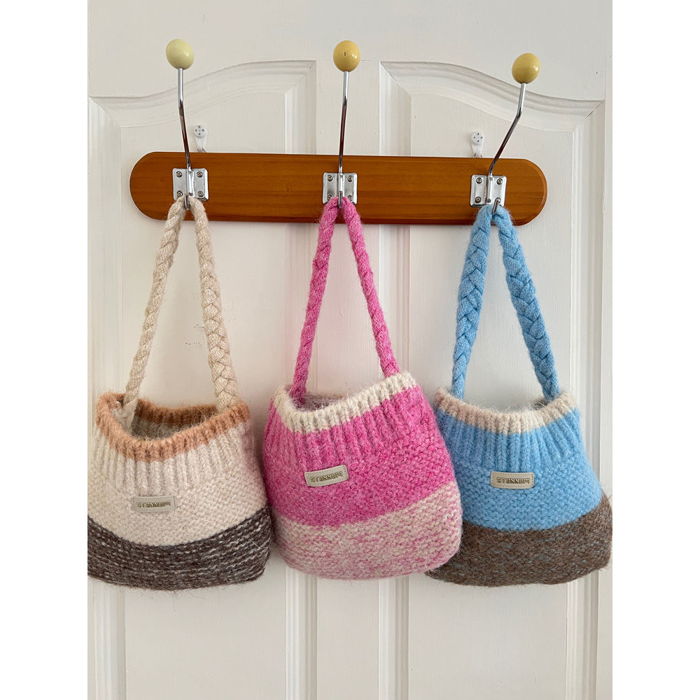 Jual Tas Tangan Rajut Warna Kontras, Tas Tangan Semua Cocok dan Lucu ...