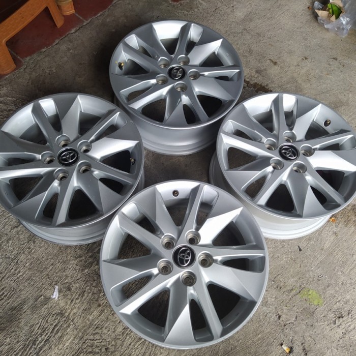 Jual 1 PCS VELG ORIGINAL MOBIL TOYOTA INNOVA REBORN RING 16 ( BEKAS ...
